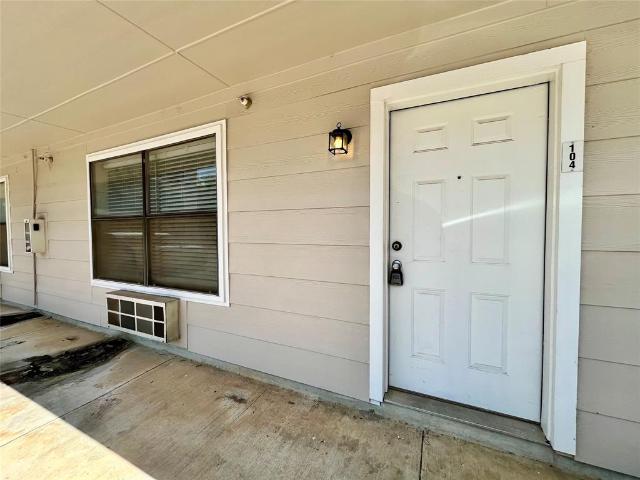 701 W Sycamore Street # 104