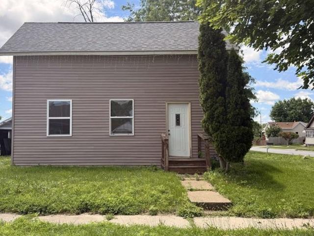 701 Woodbury Sta, Marshalltown, IA 50158