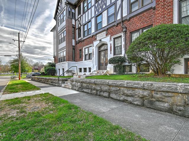 701 West Locust Street Apt 16