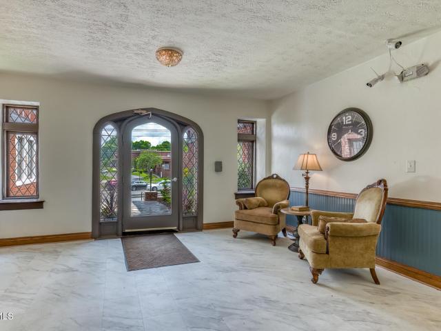 701 West Locust Street Apt 20