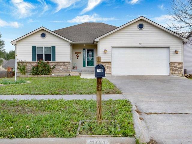 701 Tall Grass Dr, Junction City, KS 66441
