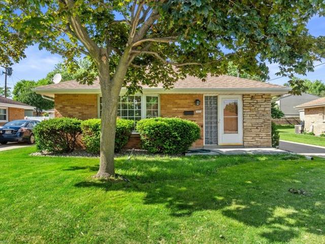 7024 W Lakefield Dr, Milwaukee, WI 53219