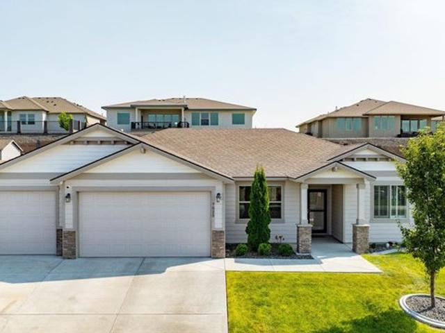 7025 Collins Rd, West Richland, WA 99353