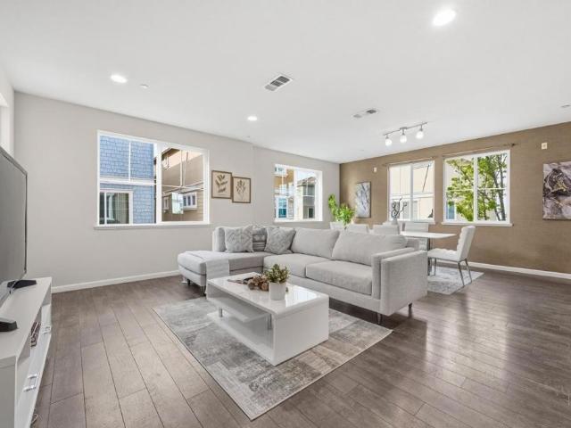7026 N Mariposa Lane