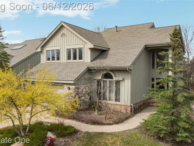 7026 Daventry Woods Dr, West Bloomfield Township, MI 48322