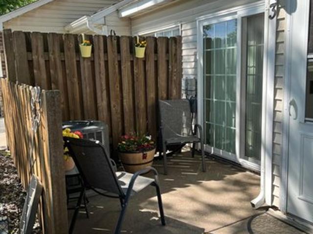 7026 19th St N Apt 3, Oakdale, MN 55128