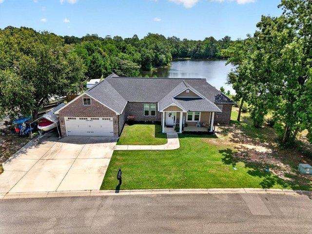 7027 Chinquapin Ct, Picayune, MS 39466