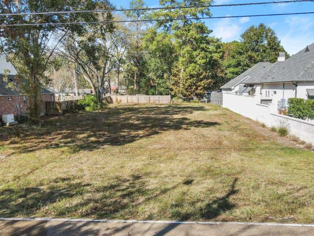 7027 Goodwood Ave, Baton Rouge, LA 70806 | MLS #BR2026003 | Compass
