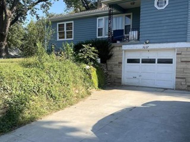7027 Irvington Rd, Omaha, NE 68122