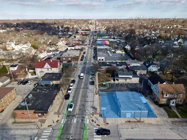 7027 W North Ave