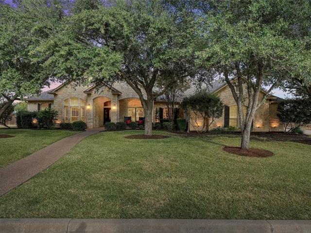 7020 Ledge Stone Dr, McGregor, TX 76657
