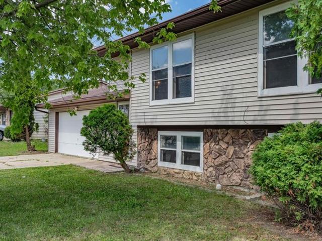 7020 Peartree Ln, Fort Wayne, IN 46825
