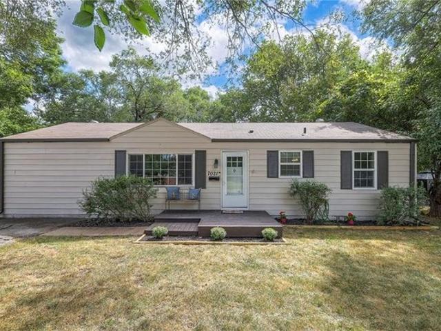 7021 Quivira Rd, Shawnee, KS 66216