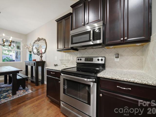 7021 Woodsbay Lane