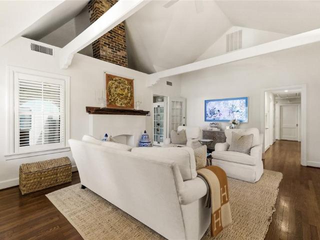 7022 Casa Loma Avenue