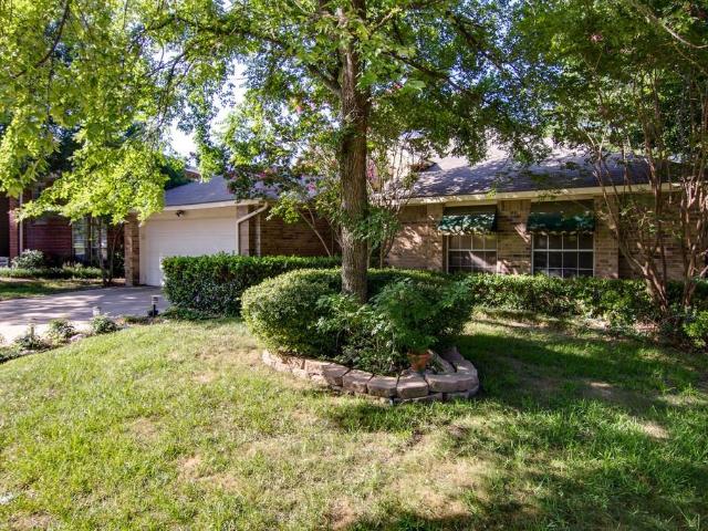 7022 Escondido Dr, 3 beds, 2 full baths