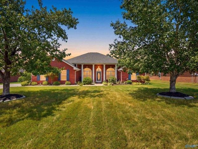 7022 Lynnfield Dr SE, Owens Cross Roads, AL 35763