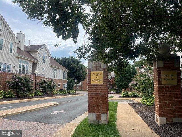 7023 Haycock Rd Apt B, Falls Church, VA 22043