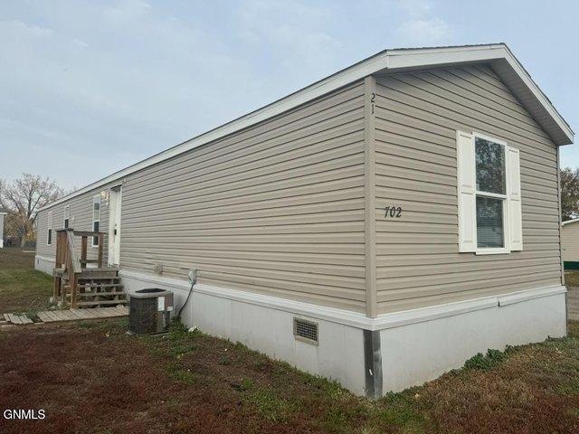 702 27th St W, Williston, ND 58801