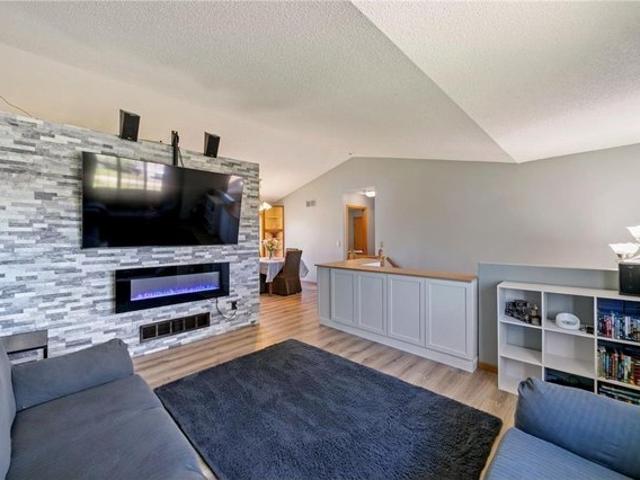 702 4th Ave SW, Isanti, MN 55040