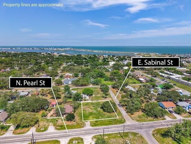 702 710 E Sabinal St, Rockport, TX 78332
