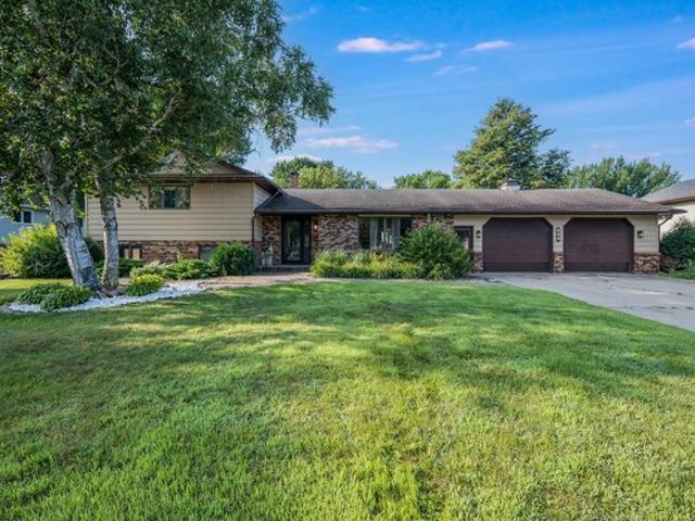 702 8th St SW, Wells, MN 56097