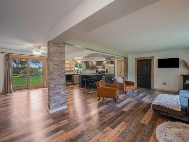 702 8th Street SW