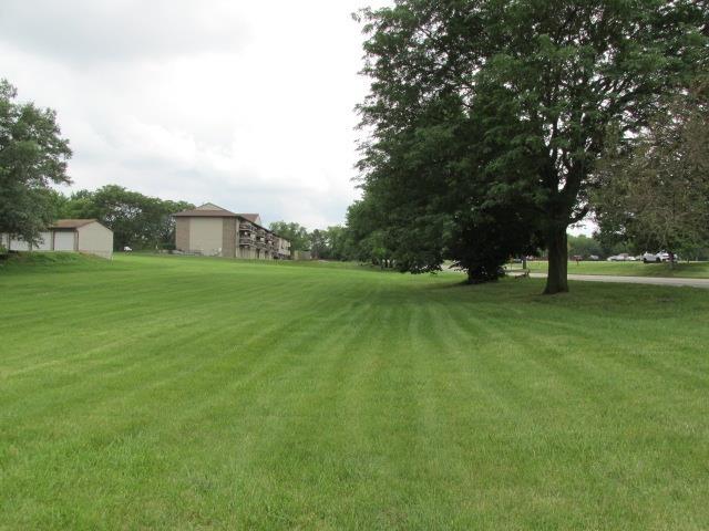 702 Canterbury Dr, Freeport, IL 61032 | MLS #202403 | Compass