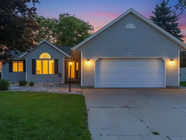 702 Carol Ln, Pulaski, WI 54162