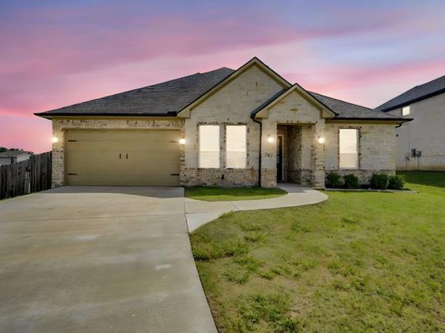 702 Chester Ct, Ennis, TX 75119
