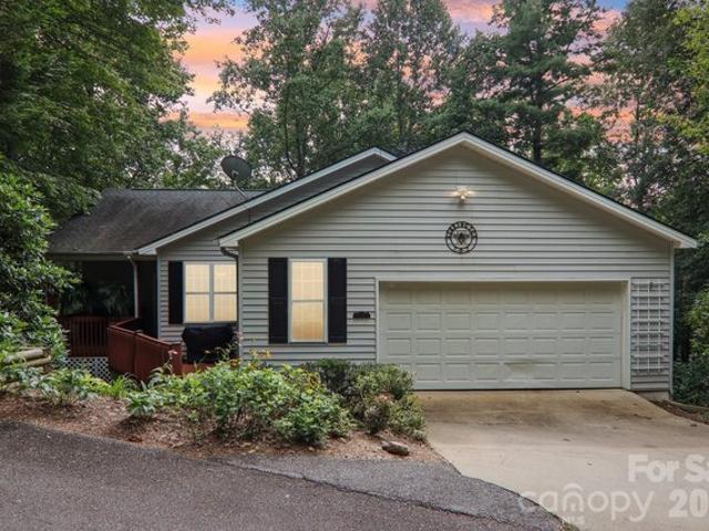 702 Cinnamon Way, Flat Rock, NC 28731