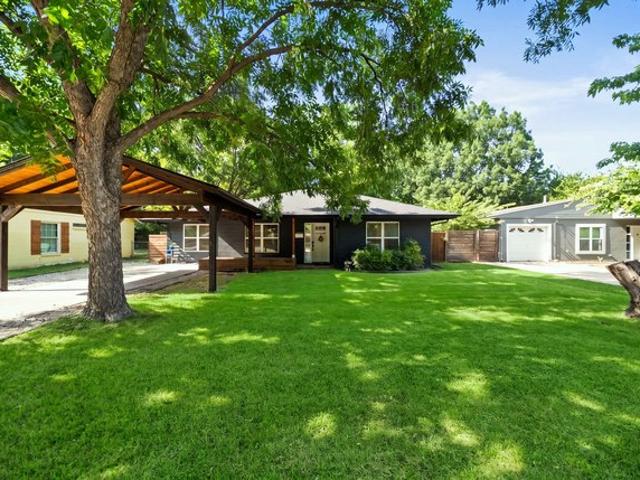 702 Crescent St, Denton, TX 76201