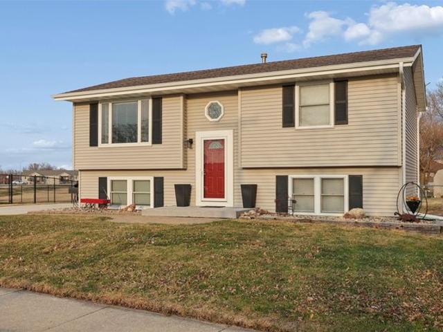 702 Crestwood Dr, Huxley, IA 50124