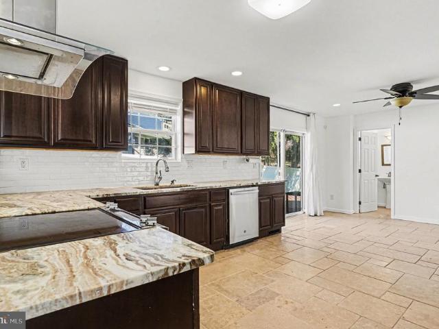 702 Crooked Lane