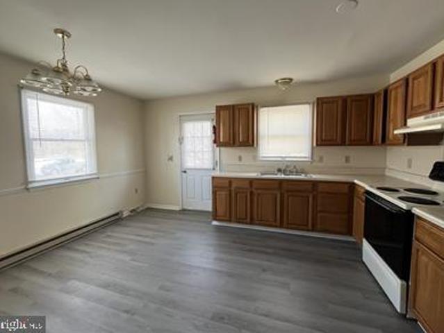702 A Thomas Ln