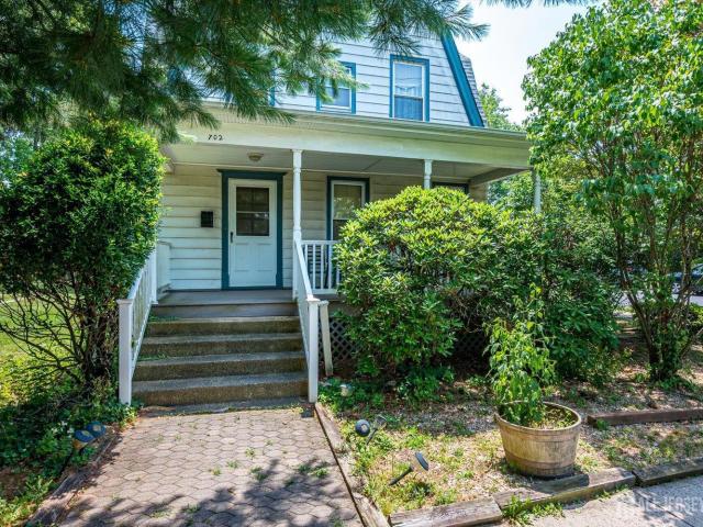 702 Abbott Street