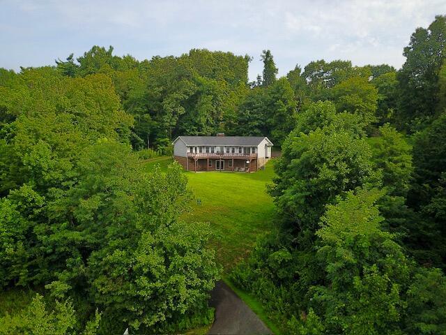 702 Apple Hill Ln