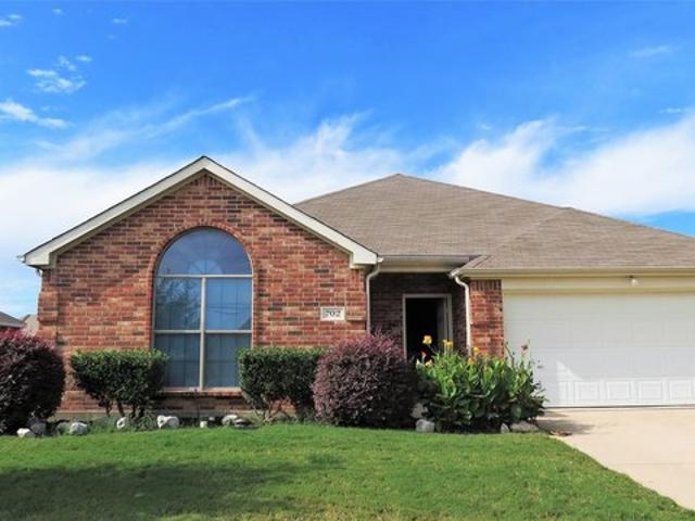 702 Bayshore Dr, Mansfield, TX 76063