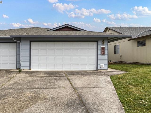 702 Benjamin Ave, Cottage Grove, OR 97424