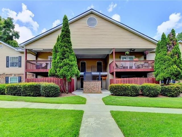 702 Brighton Pt, Sandy Springs, GA 30328