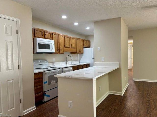 702 Glendale Dr, Greensboro, NC 27406