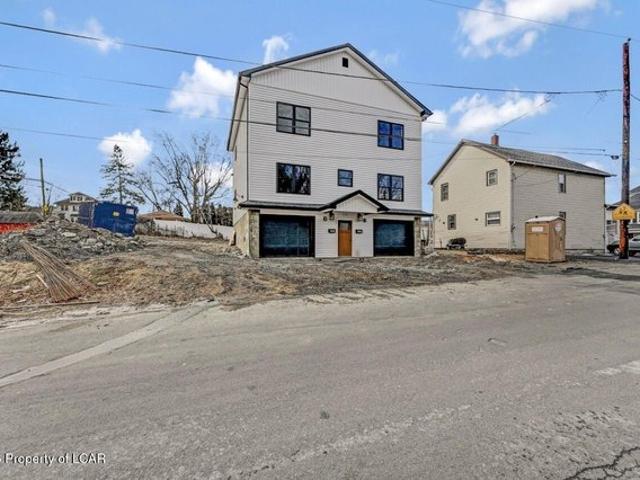 702 E Elm St, Scranton, PA 18505
