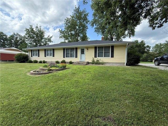 702 E Grand Ave, La Cygne, KS 66040