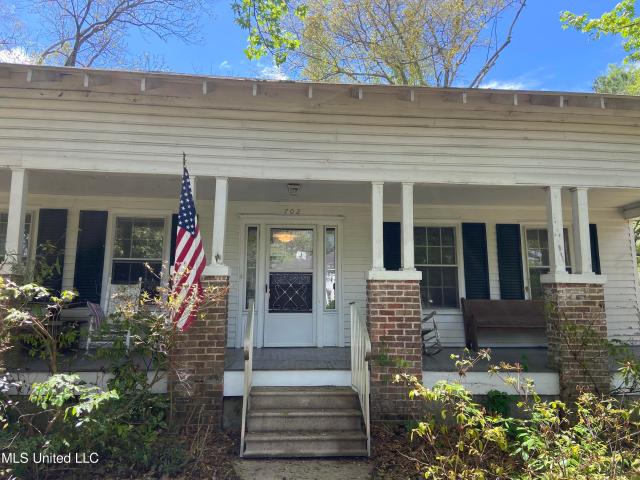 702 E Jackson Road
