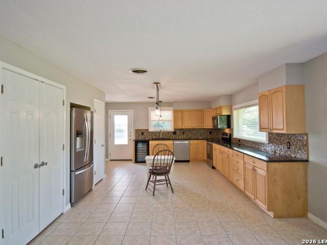 702 E Schubert