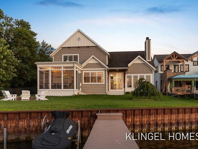702 Elk Ave, Spring Lake, MI 49456