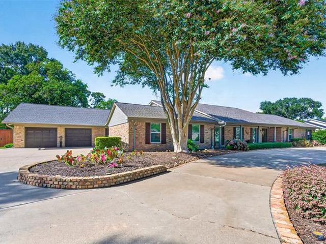 702 Foster Dr, Richmond, TX 77469