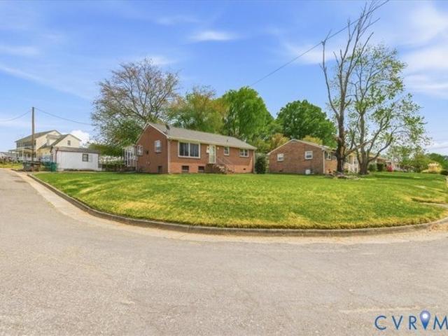 702 Keswick Rd, Colonial Heights, VA 23834