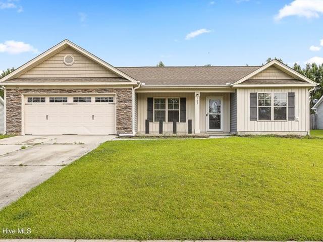 702 Jasmine Ln, Jacksonville, NC 28546