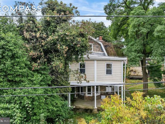 702 Oak Ln, Philadelphia, PA